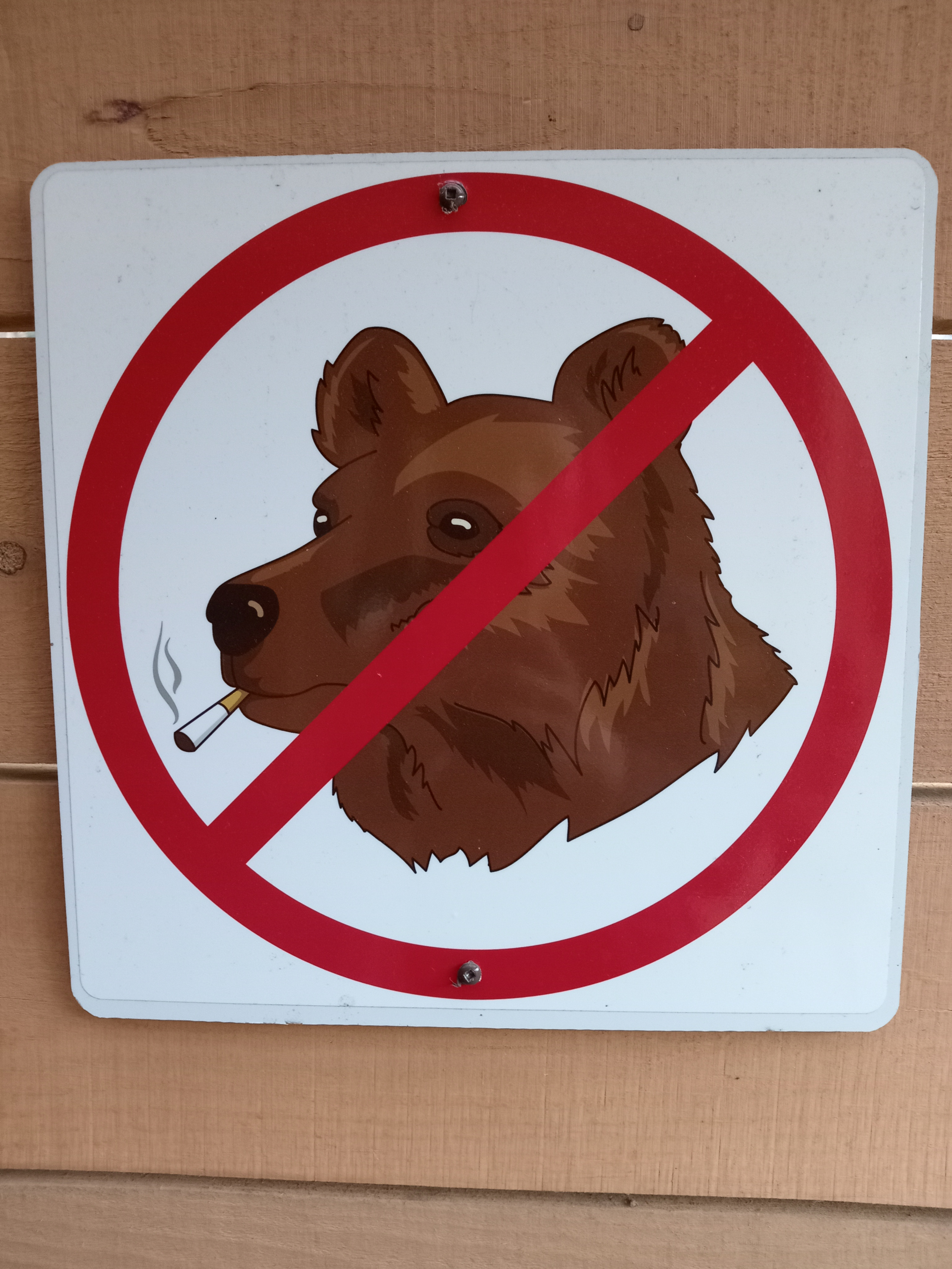 Sleep with the wolves in Parc Omega : Rates, photos and Reviews